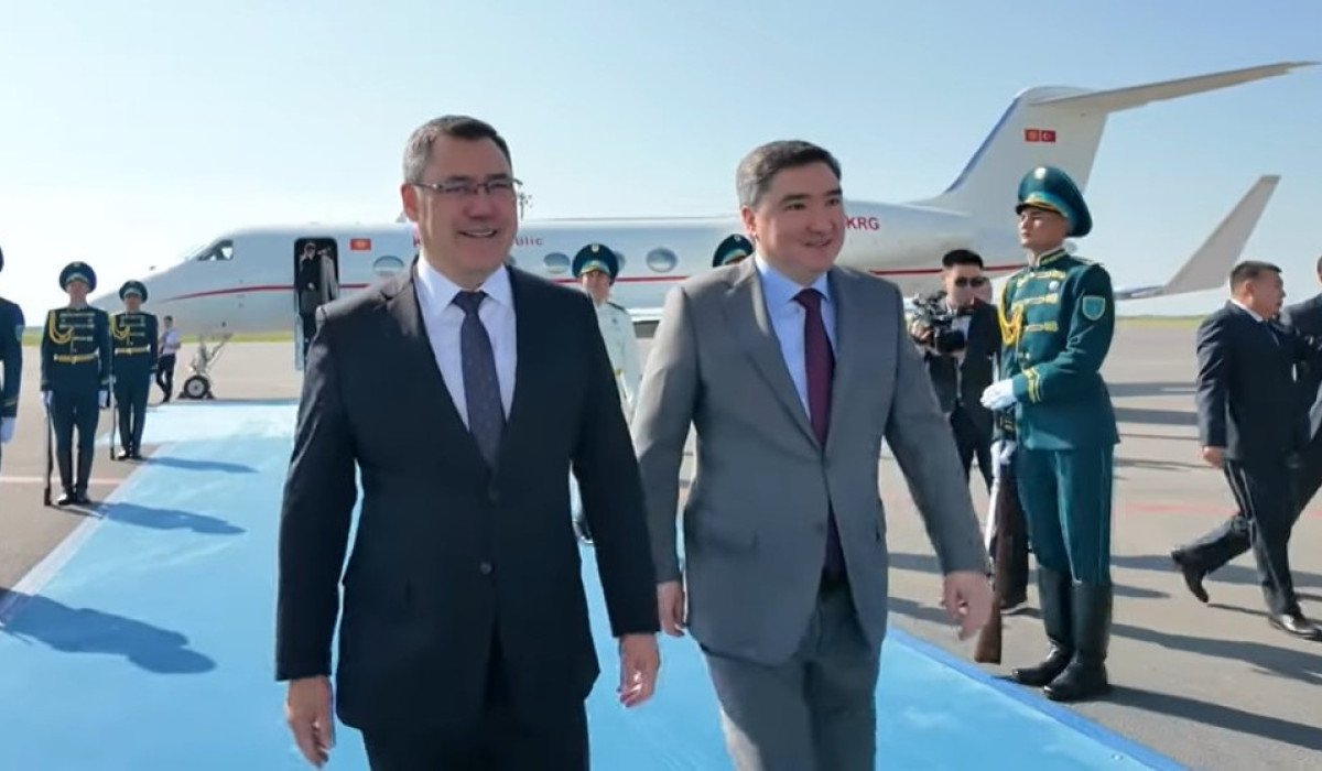 Садыр Жапаров ЕАЭО саммитіне қатысу үшін Астанаға келді
